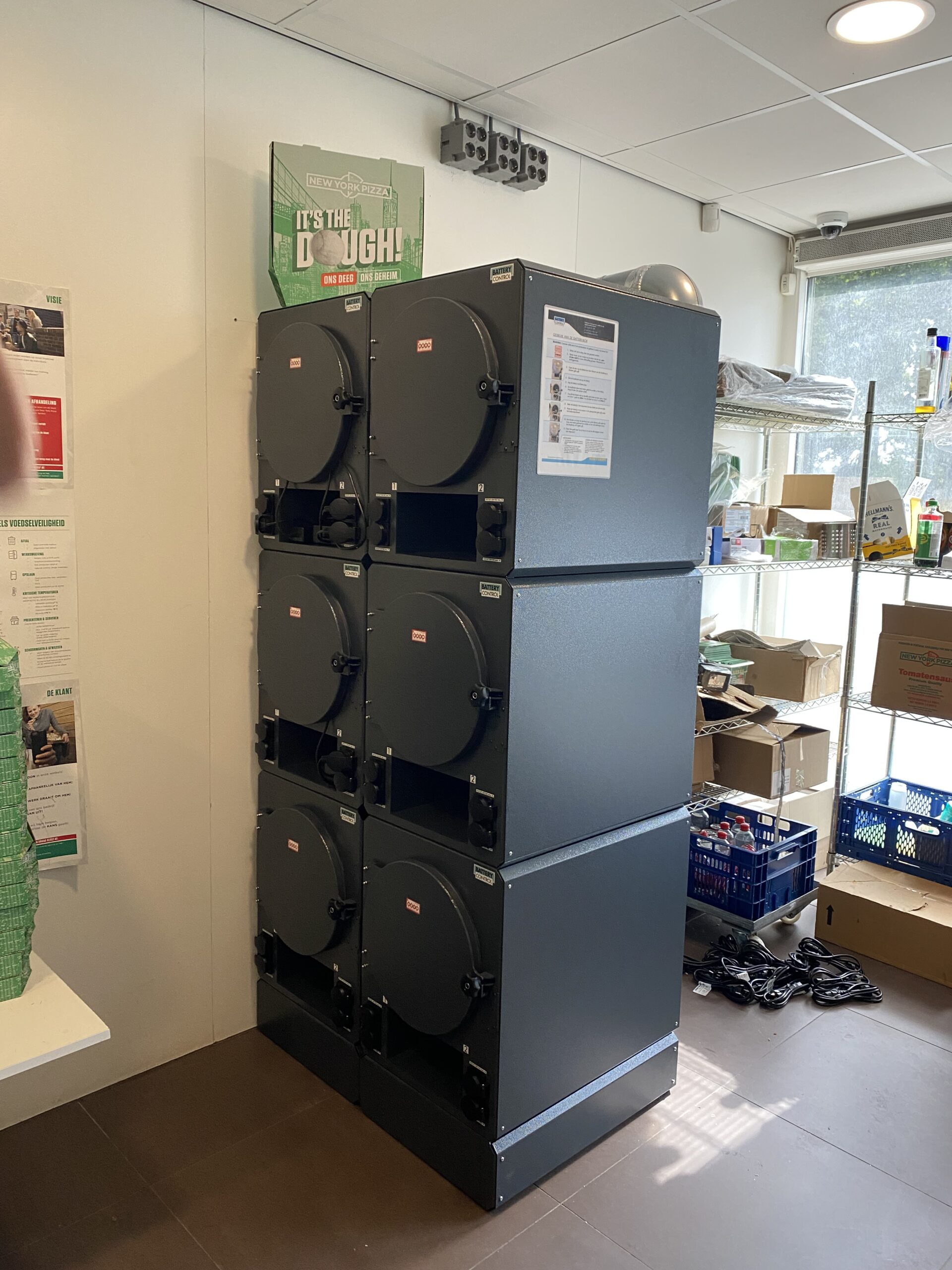 Zes XL-Boxen voor laden 24 E-bike accu's - Battery Control